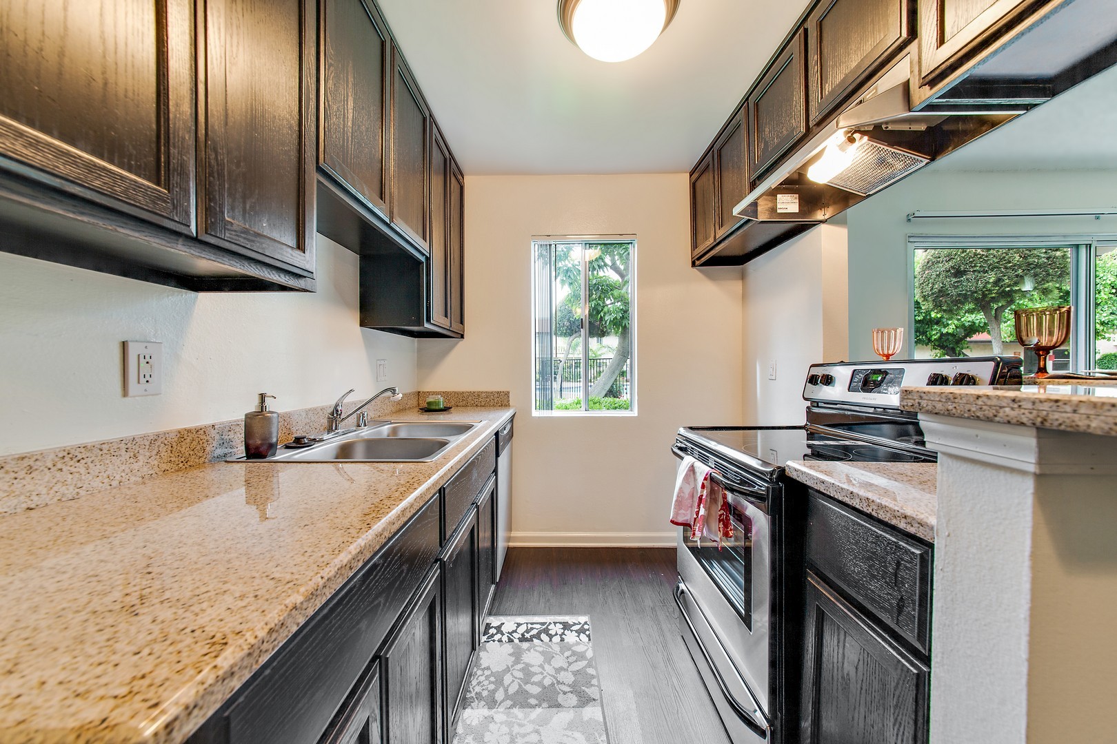 The cheapest apartment rentals for rent in Reseda, Los Angeles